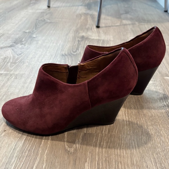 Clarks | Shoes | Clarks Wedge Shoes With Streamlined Silhouette | Poshmark